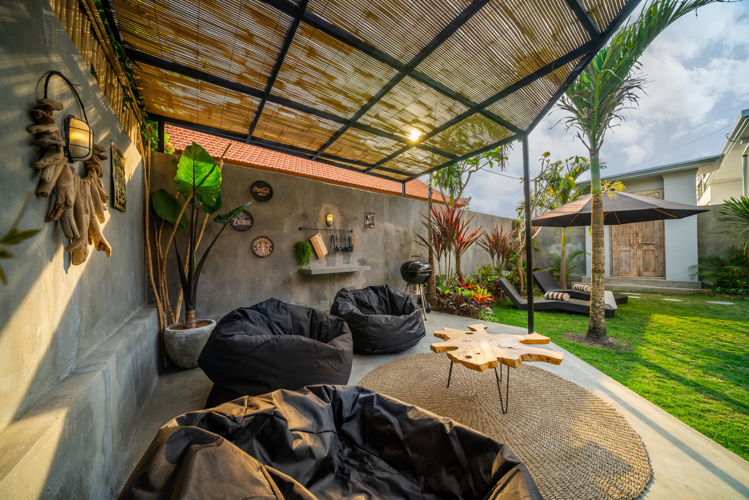 Best Small Outdoor Entertainment Area Ideas - BackyardPatioLife